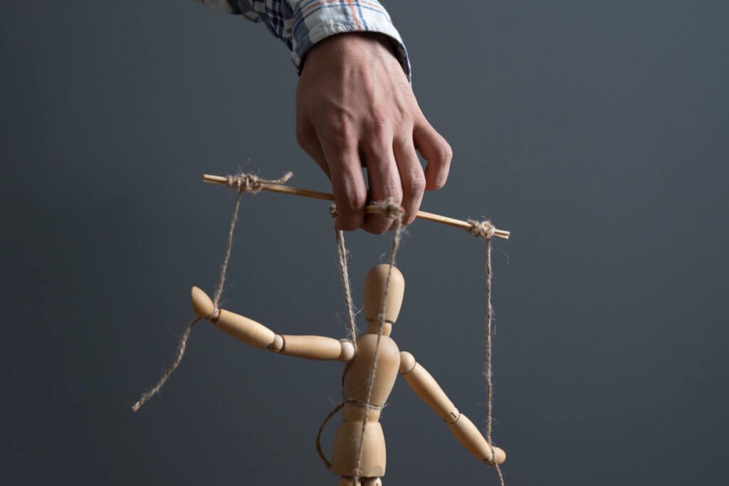 10 Simple Thinking Habits That Instantly Reveal When Someone Is ...